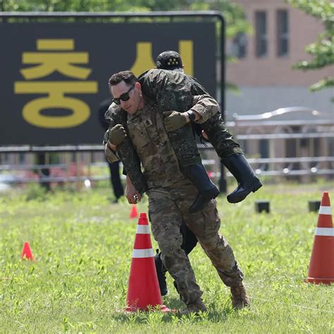 메인추출 [사진 7장] 강인한 체력으로 적을 압도하는 육군 전투체력왕