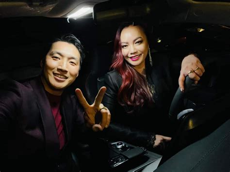 ЭЕРЭГ••• Загвар өмсөгч Э Энхболд дизайнер эхнэртээ төрсөн өдрөөр машин бэлэглэжээ