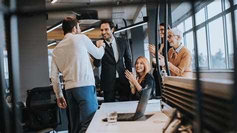 A Handy Guide To Peer Recognition In The Workplace