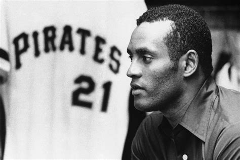 Roberto Clemente As Influential As Ever 50 Years After Death Los Angeles Times
