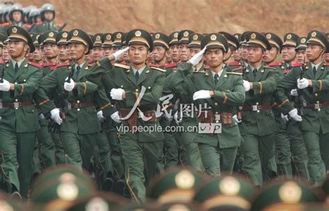 沙场秋点兵 ——浙江武警大演练 人民图片网