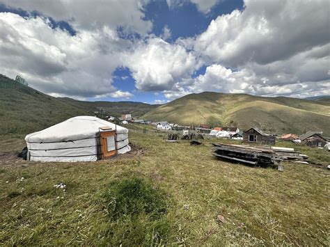 Үерийн бүсэд буусан айлууд Нүүнэ нүүхгүй Nio Mn