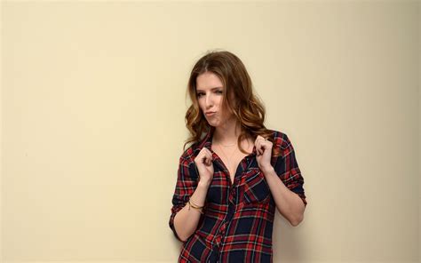 Anna Kendrick Wallpapers Pictures Wallpaperset