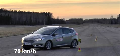 Ford Focus Fails Moose Test Nissan Pulsar Performs Well Autoevolution