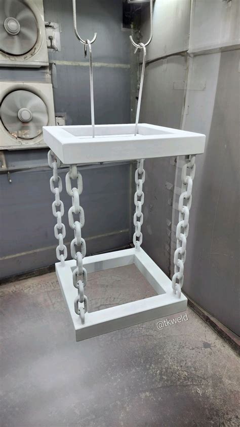 Tk Weld Taka On Instagram · チェーンをワイヤーブラシで研磨して角パイプ部分は荒めにグラインダーかけてキャンディーレッドでパウダーコート！ 渋く仕上げたかった