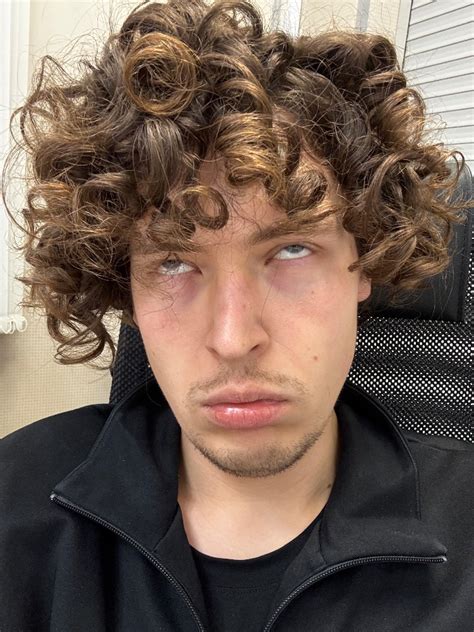 Создать мем парни с кудрявыми волосами парни кудрявые парней Картинки Meme
