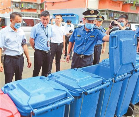 Law Enforcers Inspect Garbage Sorting At Residential Communities Photo News Shenzhen Government