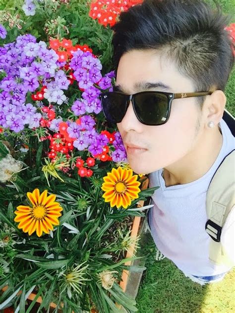 M Y A N M A R H U N K S Zay Ye Htet Selfie