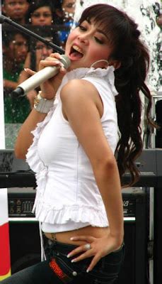 Syahrini Profil Dan Foto Syahrini Contoh Soal Cpns