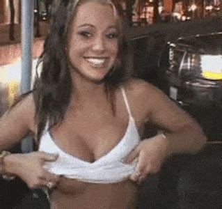 Nice Slut Flash Tits Tinculo