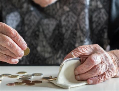 ძალიან მტკივა რომ დედა აღარ არის მე ის ძალიან მაკლია მაგრამ ყველაზე მეტად მისი პენსია დამაკლდა