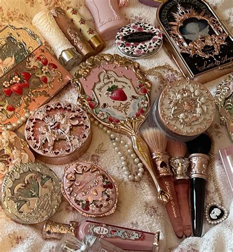 ЖЕНСКАЯ ОДЕЖДА СУМКИ АКСЕССУАРЫ Футболка 🤍 Цена 850сом На заказ Доставка в течении 14