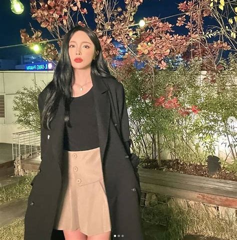 7kg 감량 홍진영 갸름한 턱에 찔리겠는데이 추운 날 맨다리 노출 깜짝