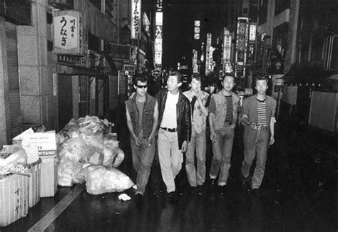 新宿・歌舞伎町の肖像。60〜70年代のヤクザや風俗嬢を捉えた写真集「gangs Of Kabukicho」 Barrio Rojo