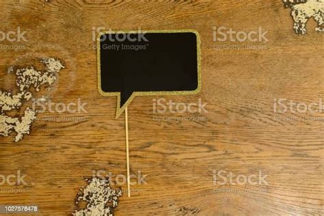 귀하의 광고에 대 한 빈 공간을 가진 소형 핀 플래그입니다 0명에 대한 스톡 사진 및 기타 이미지 0명 가지 식물 부위 검은색 Istock