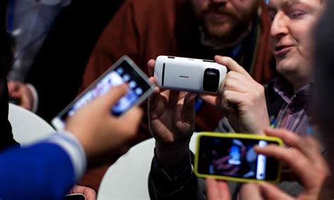 यूथ फँसा मोबाइल सेक्स के जाल में