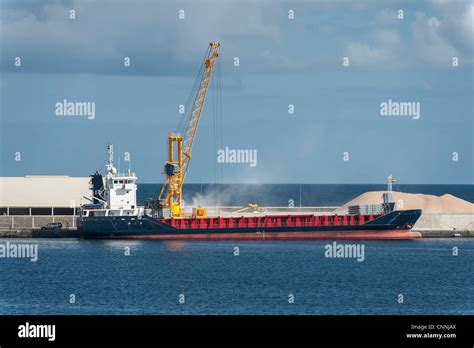 Bulk Loading Hi Res Stock Photography And Images Alamy