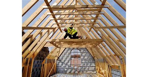 Безскрупулни британски работодатели експлоатират българи и румънци в