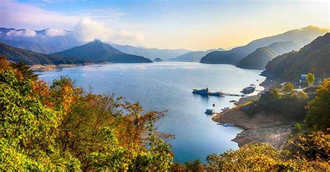 단풍 특집 호수와 단풍이 합쳐진 환상적인 풍경 속으로