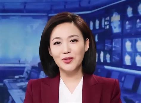 《新闻联播》主持郑丽：嫁普通丈夫高龄生子，是人生最正确的决定新闻看看