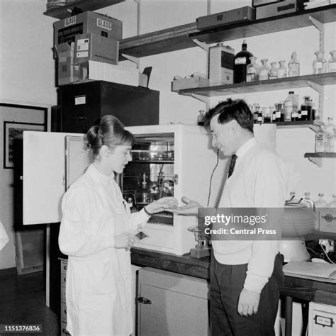 Robert Edwards Doctor Photos And Premium High Res Pictures Getty Images