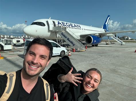 Daniela Nicolás Confirma Su Compromiso Con Una Romántica Foto Junto A