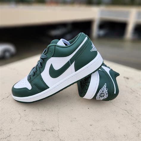 Wmns Air Jordan 1 Low Galactic Jade Private Sneakers