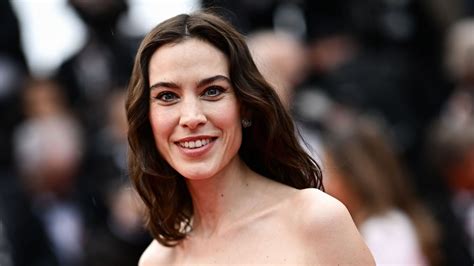 Alexa Chung Wears Leather Trench At Rome Film Festival Us Weekly