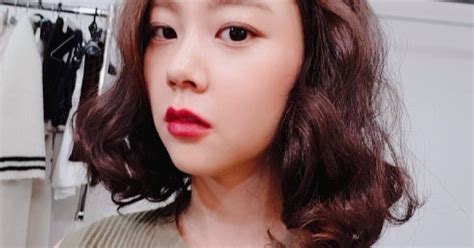 한승연 짧은 파마 머리로 동안 미모 인증