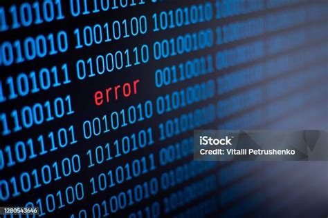 단어 오류 파란색 바이너리 코드 번호 배경에 빨간색으로 작성 0명에 대한 스톡 사진 및 기타 이미지 0명 가상현실 개념