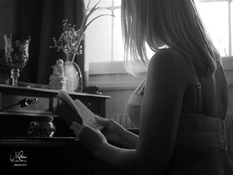 배경 화면 빛 초상화 사람들 화이트 귀엽다 창문 소녀 아름다운 아름다움 얼굴 유행 레이디 포토샵 자세