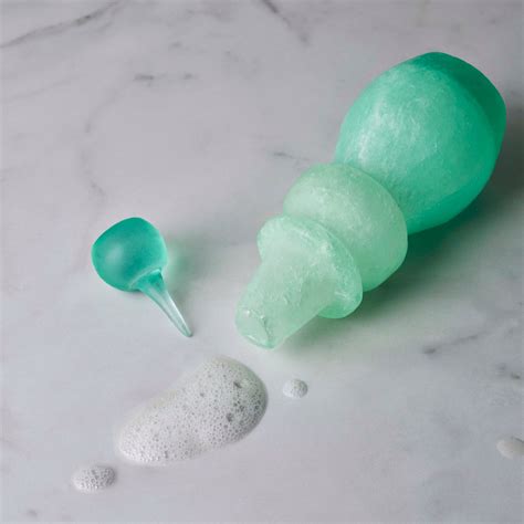 Holly Grounds Develops Dissolvable Ramen Packaging That Turns Into Sauce