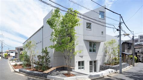 Ryuichi Sasaki Completes Angular Mixed Use Building Near Tokyo Temple
