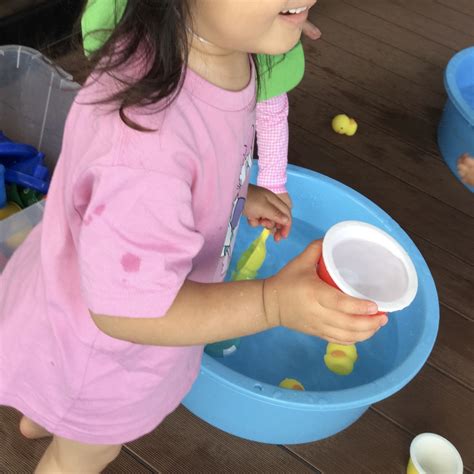 水遊びの様子 アソシエブログ