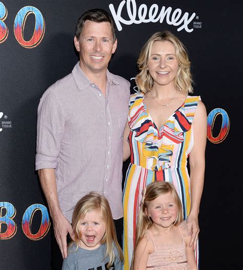 Photo Beverley Mitchell Avec Son Mari Michael Cameron Et Ses Enfants