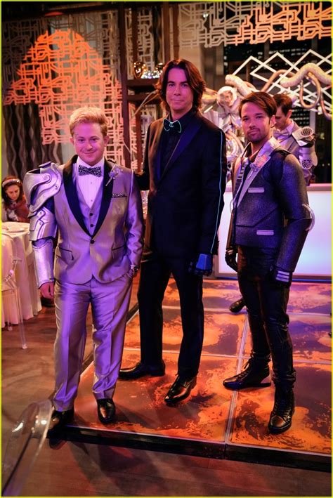 Reed Alexander Returns As Carlys Nemesis Nevel On New Icarly Episode Photos Photo 1315666
