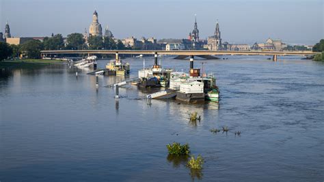 Hochwasser In Europa Vorsichtiges Aufatmen An Der Elbe Tagesschau De