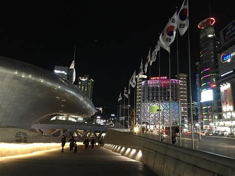 청계천 인근에 위치한 동대문 인 동대문역사문화공원역 숙소