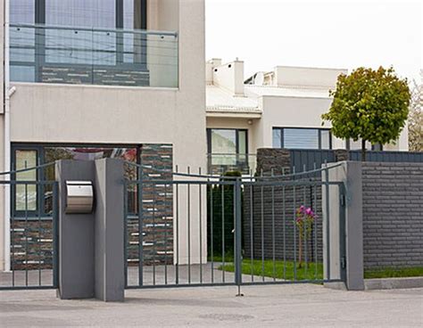 Types Of Fencing And Design Ideas Backyard Fences Wooden Fence Garden Fence