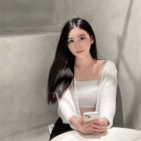 我媽說她年輕時說她最討厭的就是軍警不知道在跩什麼結果跟警察結婚到現在 從小就讓我知道人不要鐵齒我就先發誓這輩子不成為世界首富了