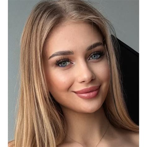 Mia Jade Miaxjade Onlyfans Model Profile And Stats