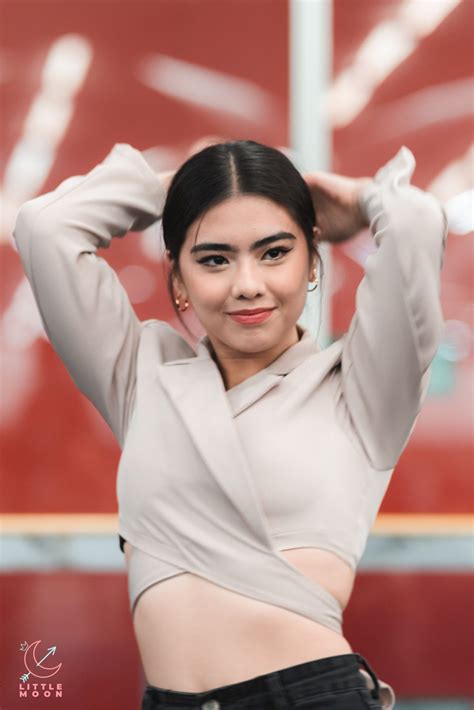 Bini Mikha 📸arooo48🐦 Pretty Brunette Female Filipino Beautiful Wife