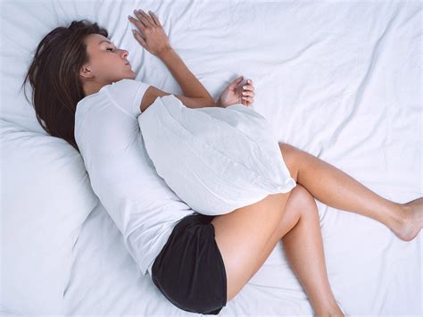 This Is What Your Sleeping Position Says About Your Relationship