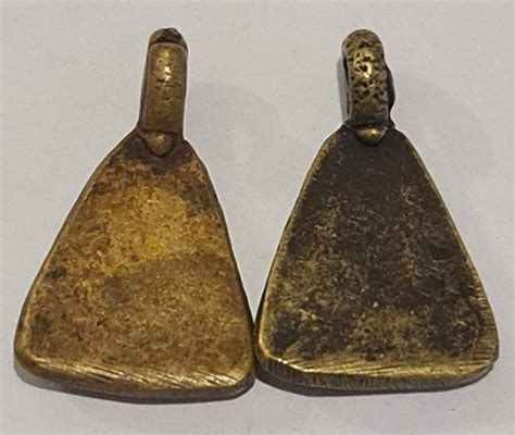 หลวงพ่อเงินจอบเล็ก Ennxo