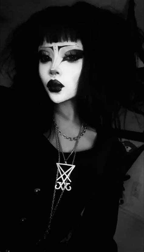 Trad Goth Makeup