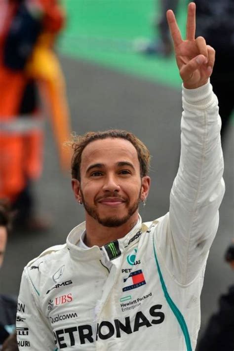 Hamilton diz já contemplar novas metas após quinto título