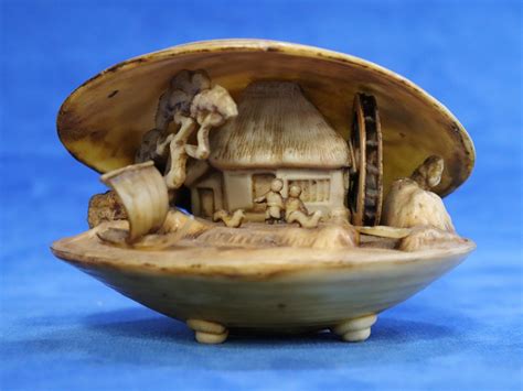 Lot Vintage Japanese Celluloid Clam Shell With Miniature Village Inside