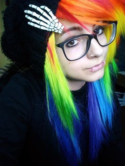 45 Supremely Cute Emo Hairstyles For Girls