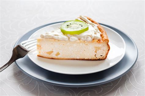 키위 과일과 크림을 곁들인 홈메이드 코티지 치즈 케이크 가정 주방에 대한 스톡 사진 및 기타 이미지 가정 주방 가정의 방 건강한 생활방식 Istock