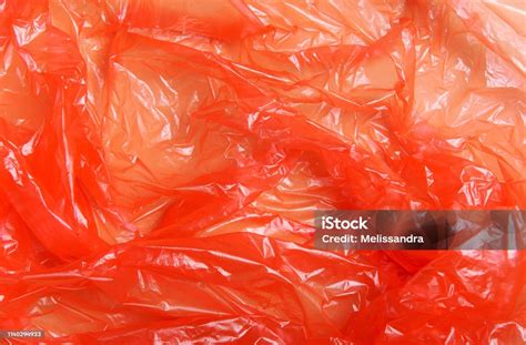 레드 랩 패키지 폴 리 프로필 렌 베이지색 배경에 플라스틱 포장 플라스틱 오염 개념입니다 평면도 평 신도 텍스처 0명에 대한 스톡 사진 및 기타 이미지 Istock